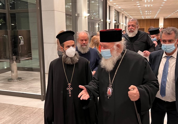 Ο Αρχιεπίσκοπος Ιερώνυμος στην παράσταση «Έλληνες και Φιλέλληνες ...