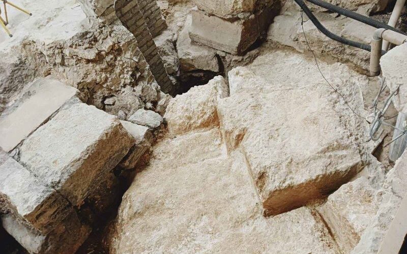 Αρχαιολογικά ευρήματα έφεραν στο φώς οι ανασκαφές στο δάπεδο πέριξ του ...