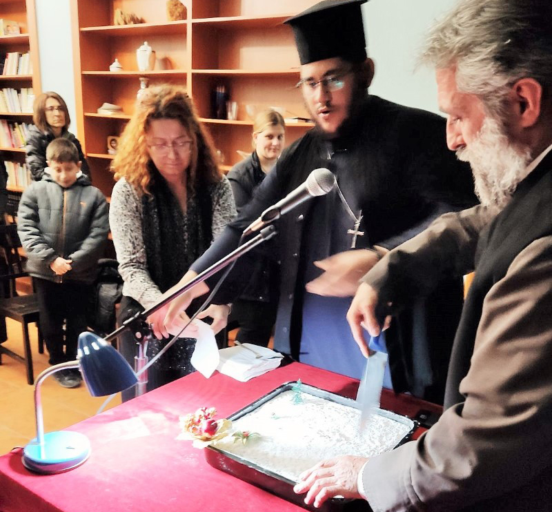 Η κοπή της Βασιλόπιτας στη σύναξη νέων της Ι.Μ. Λέρου • Adologala.gr ...