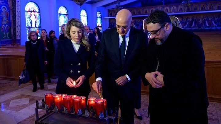 Ο ΥΠΕΞ της Ελλάδας με τον Αρχιεπίσκοπο Καναδά Σωτήριο στον Ι.Ν ...
