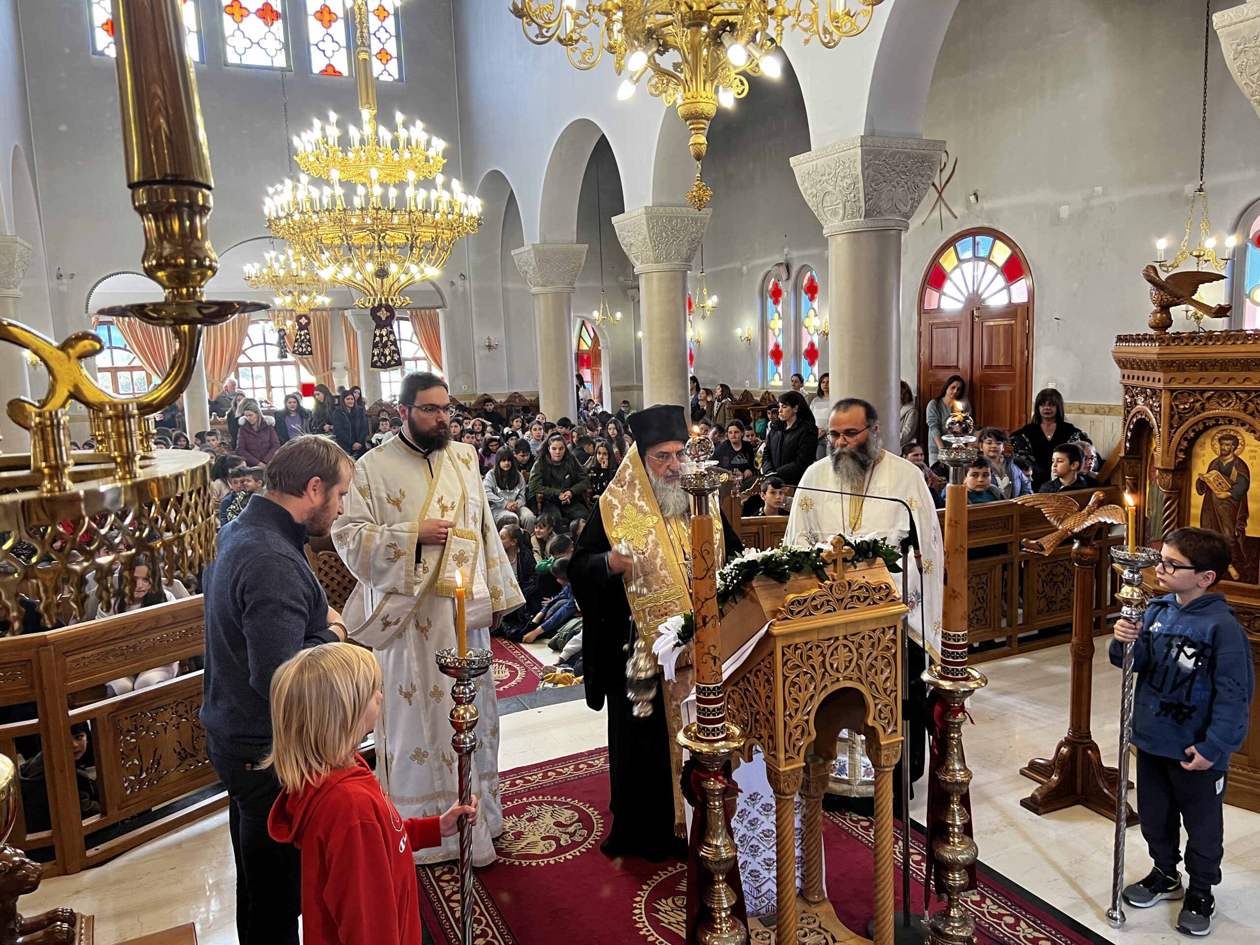 Παρακολούθηση της Γ΄ Στάσης των Χαιρετισμών από μαθητές της Νέας ...