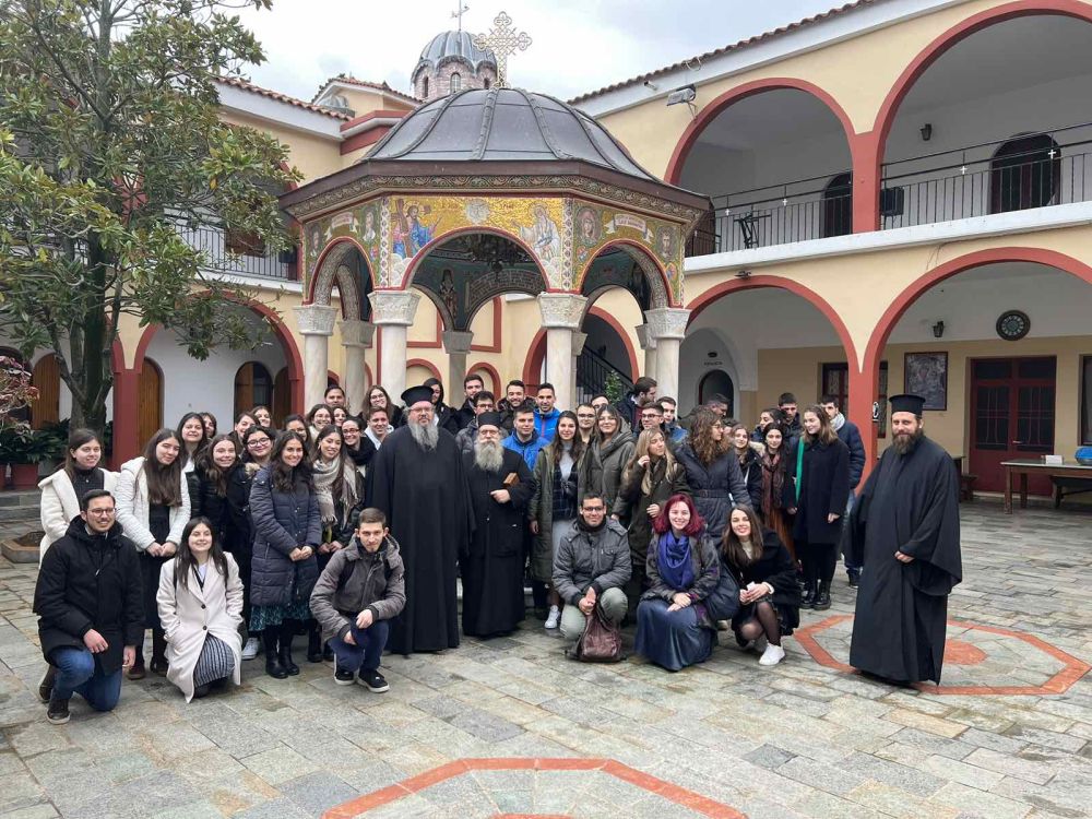 Προσκυνηματική εκδρομή της σύναξης νέων της Μητροπόλεώς Λαρίσης και ...