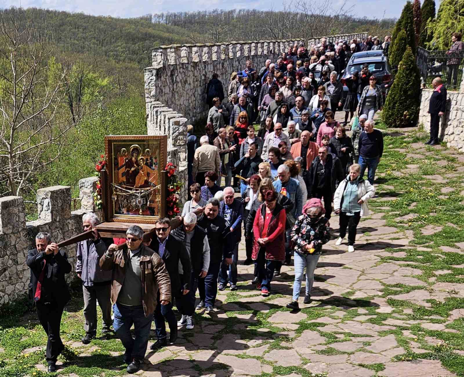 Ιερό προσκύνημα του λειψάνου του Αγίου Γεωργίου από τη Νιγρίτα στη ...