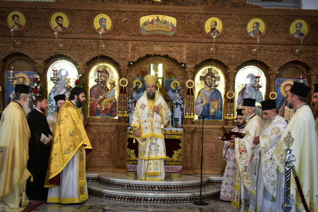 Στο νεόδμητο Ναό του Αγίου Σπυρίδωνος Σερρών ιερούργησε ο Μητροπολίτης ...