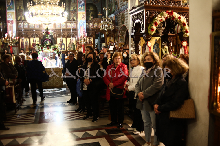 Αθήνα: Η Λιτάνευση της Εικόνας των Αγίων Τιμοθέου και Μαύρας ...
