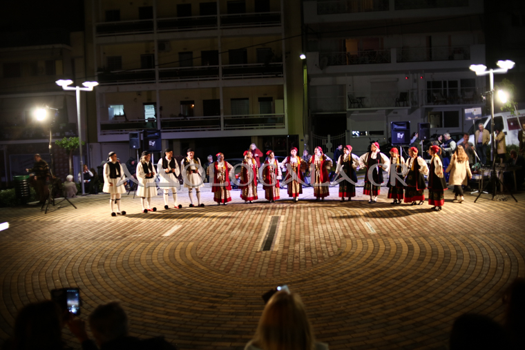 Αθήνα: Η Λιτάνευση της Εικόνας των Αγίων Τιμοθέου και Μαύρας ...