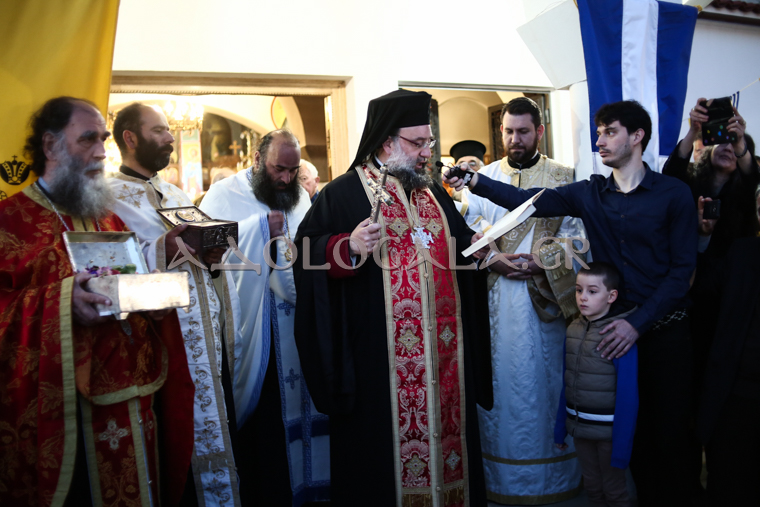 Αθήνα: Η Λιτάνευση της Εικόνας των Αγίων Τιμοθέου και Μαύρας ...