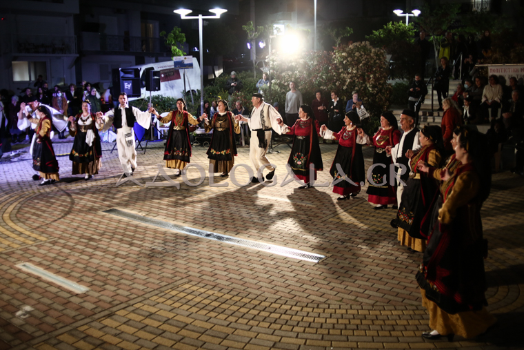 Αθήνα: Η Λιτάνευση της Εικόνας των Αγίων Τιμοθέου και Μαύρας ...