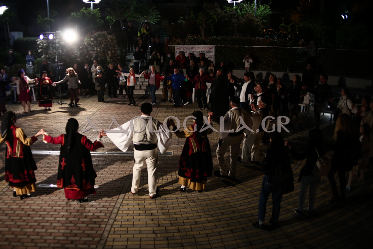 Αθήνα: Η Λιτάνευση της Εικόνας των Αγίων Τιμοθέου και Μαύρας ...