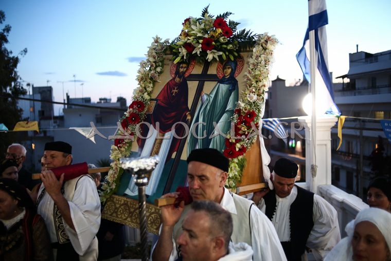 Αθήνα: Η Λιτάνευση της Εικόνας των Αγίων Τιμοθέου και Μαύρας ...