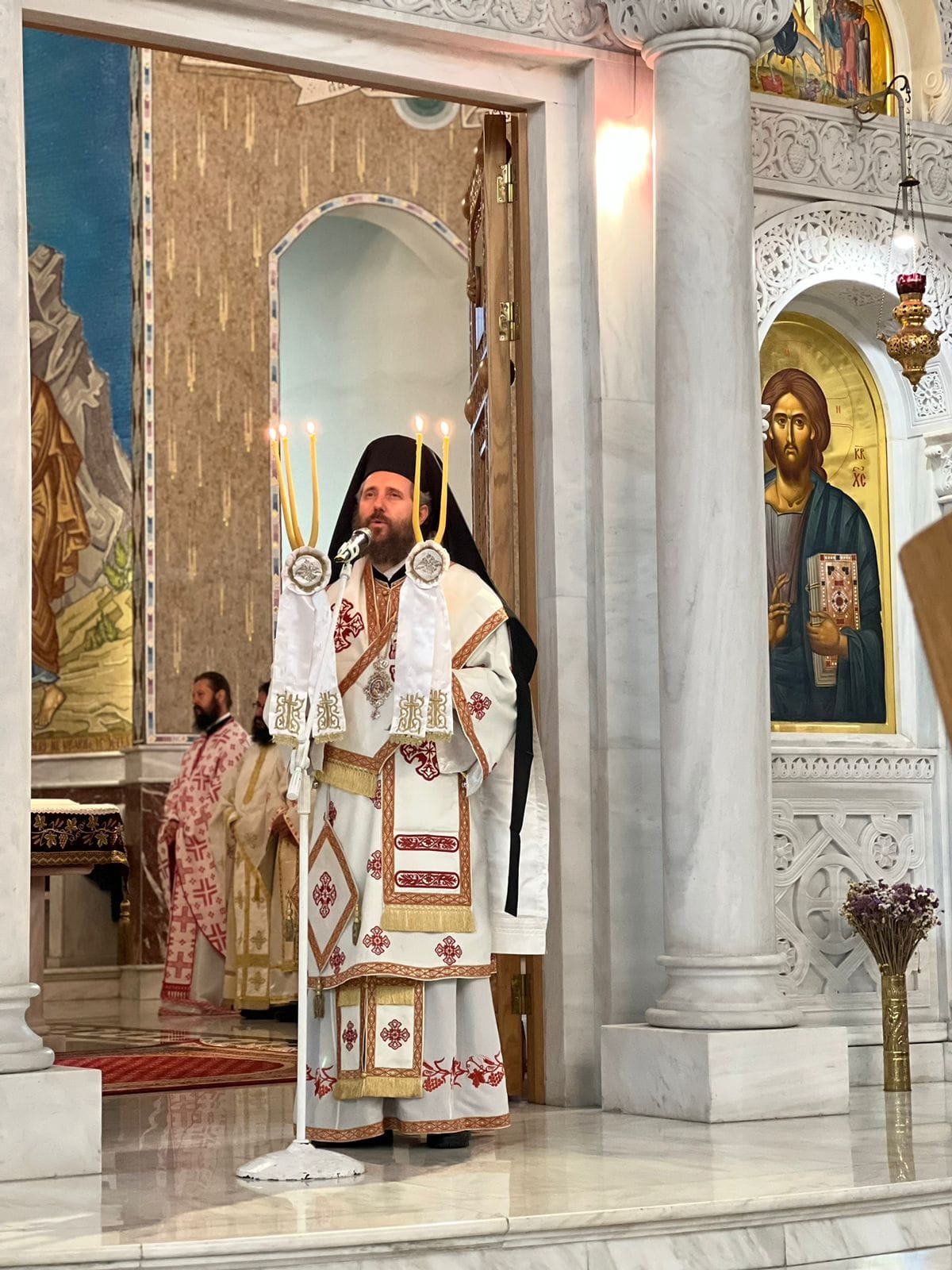 Αρχιεπισκοπική Θεία Λειτουργία και χειροτονία στον Καθεδρικό των ...