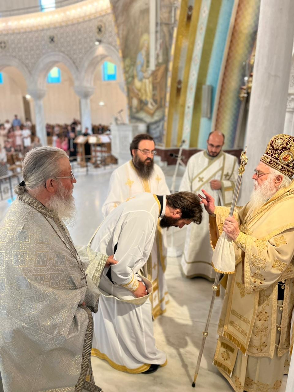Αρχιεπισκοπική Θεία Λειτουργία και χειροτονία στον Καθεδρικό των ...