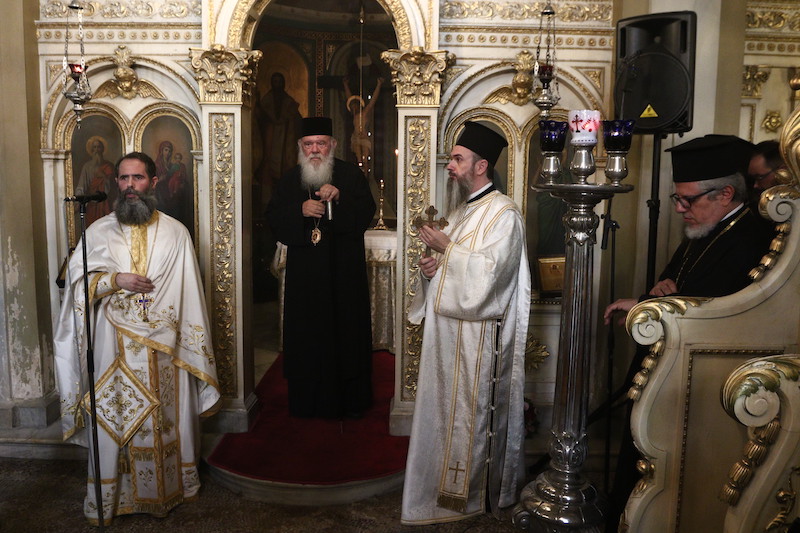 Θεία Λειτουργία στο Αρχιεπισκοπικό Παρεκκλήσιο του Αγίου Ανδρέα ...