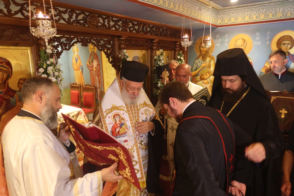 Κουρά Μοναχού στην Ιερά Μονή Παναγίας Τουρλιανής Μυκόνου Μοναστηριακά ...