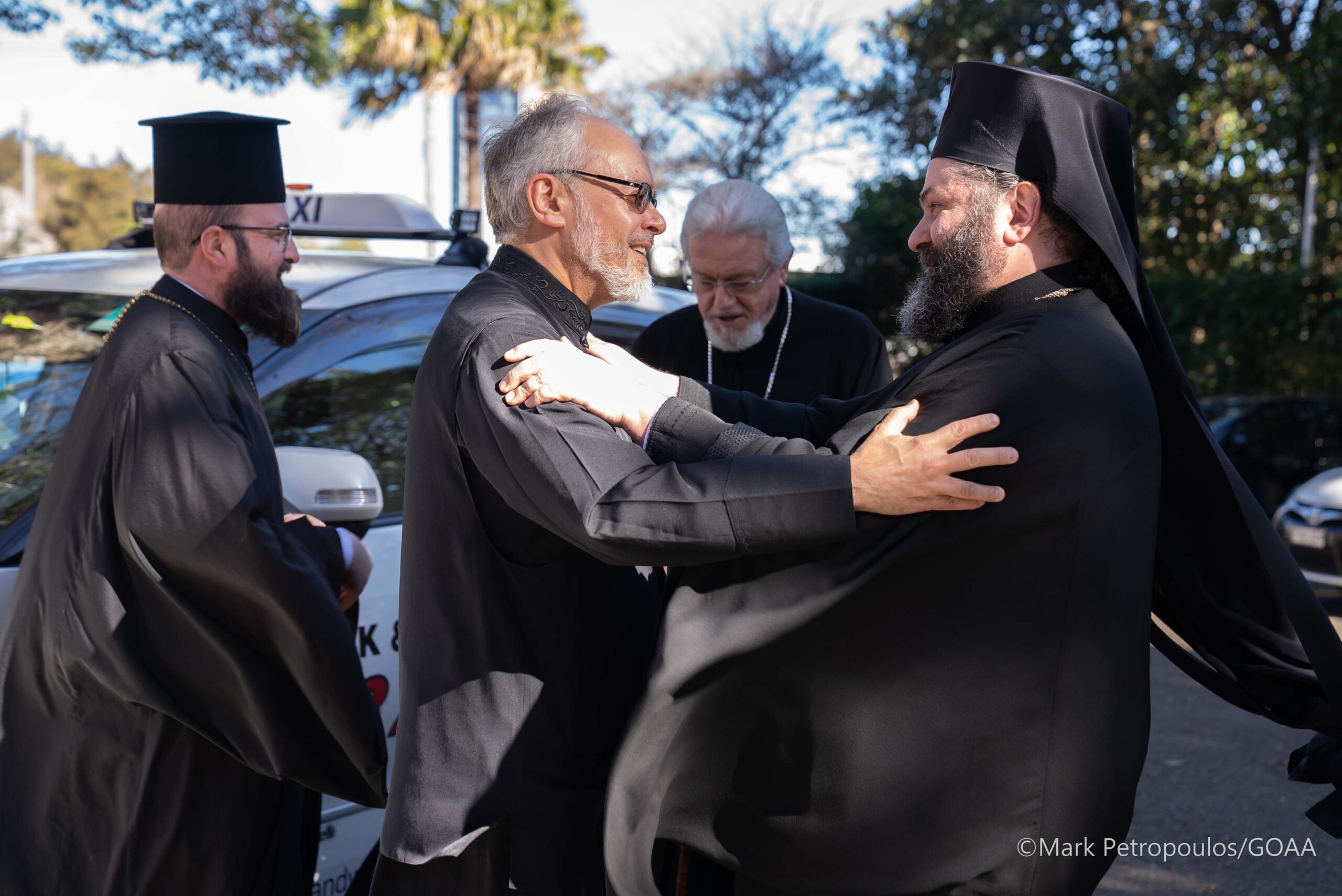 Ο Μητροπολίτης Ιεραπόλεως και ο Αρχιεπίσκοπος Παμφίλου στην Ιερά ...