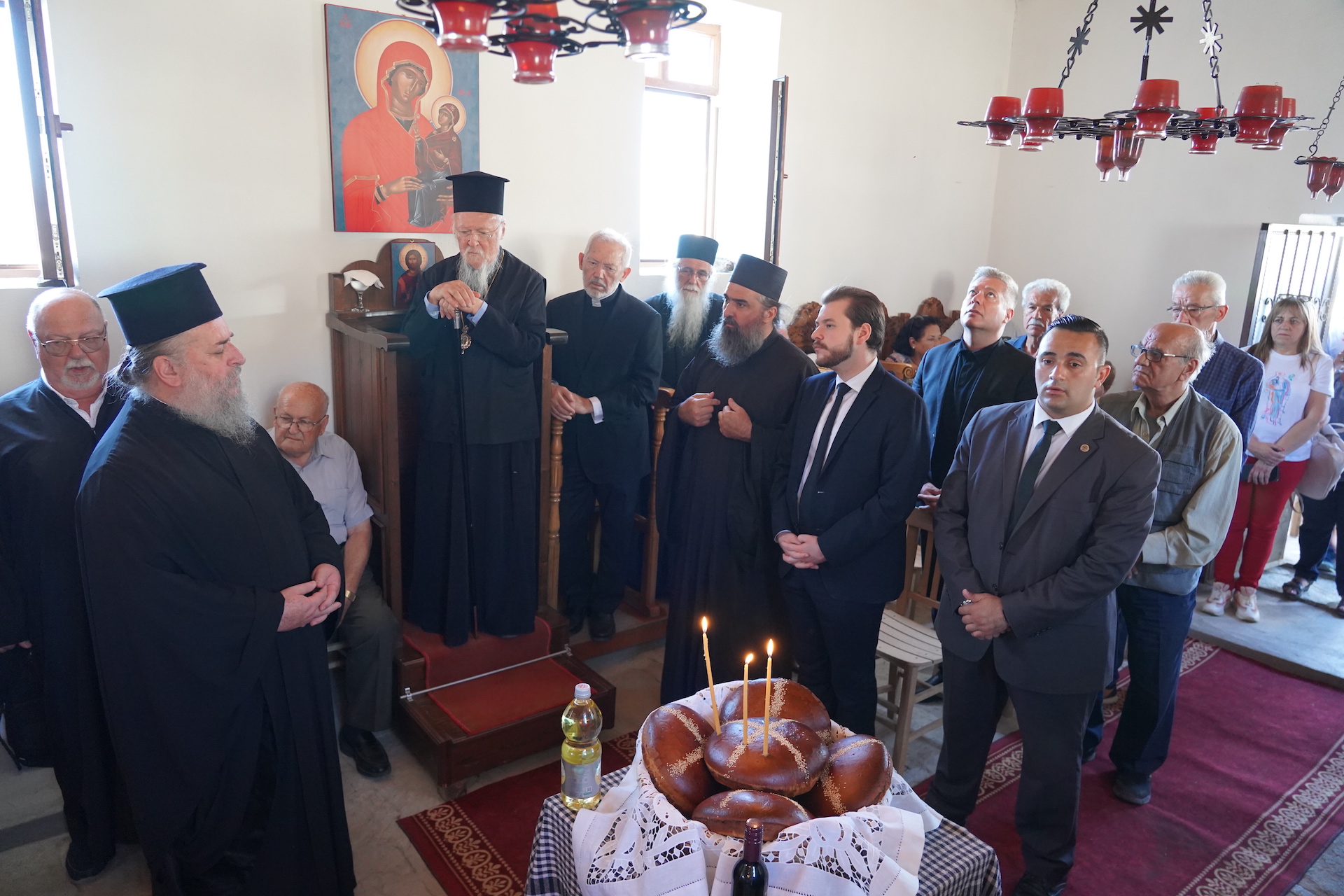 Οικουμενικός Πατριάρχης και Αρχιεπίσκοπος Καναδά συμπροσευχόμενοι στην ...