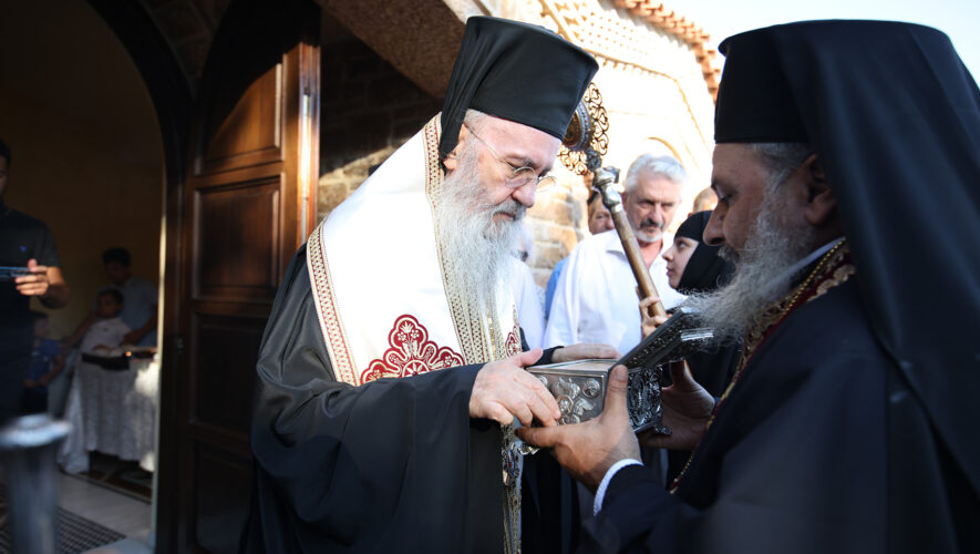 Τα Ιερά Λείψανα των Αγίων Νεοφανών Μαρτύρων Ραφαήλ, Νικολάου και ...