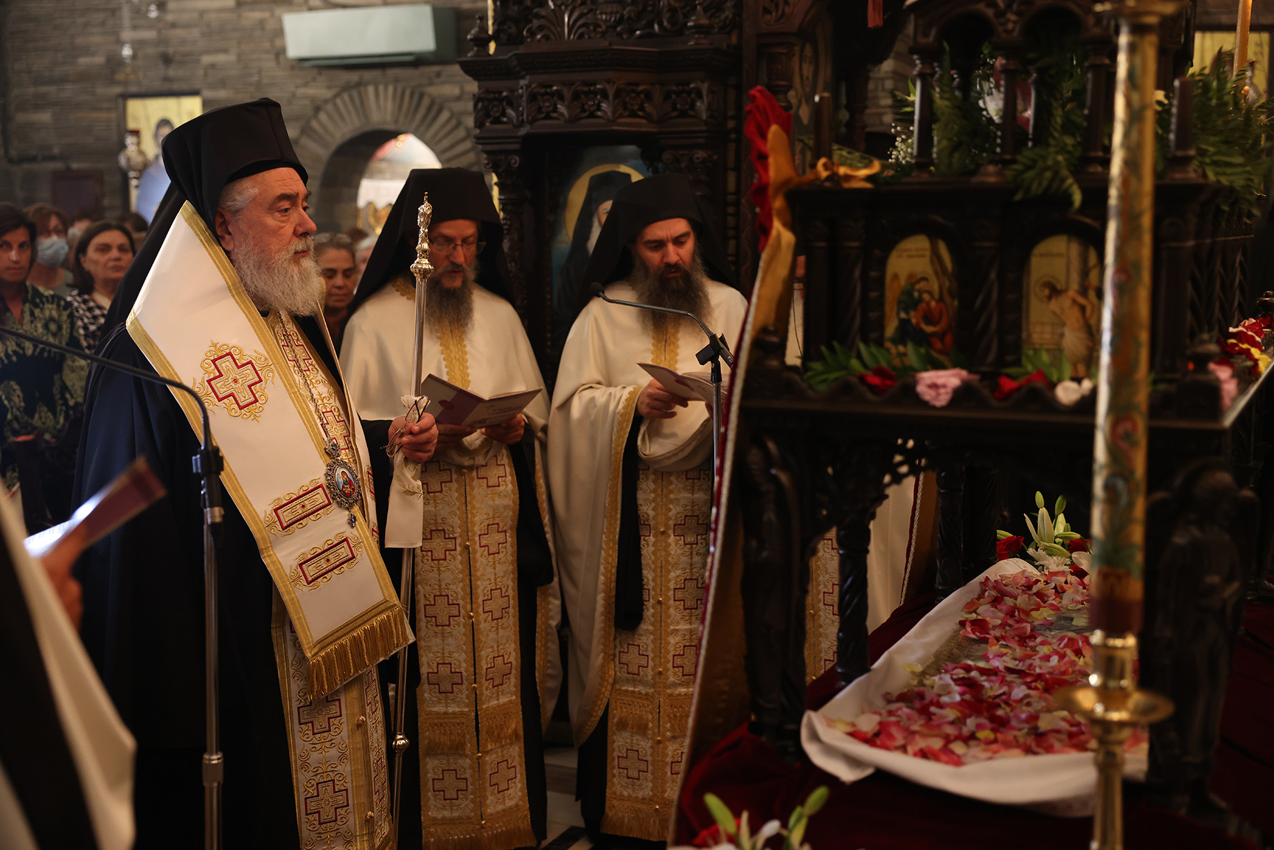 Τα εγκώμια της Υπεραγίας Θεοτόκου στην Ιερά Μονή Τρικόρφου Φωκίδος ...