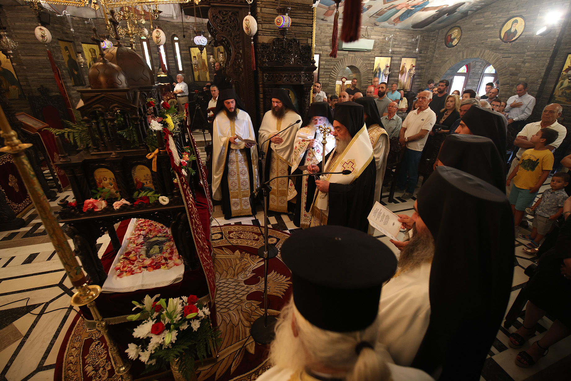 Τα εγκώμια της Υπεραγίας Θεοτόκου στην Ιερά Μονή Τρικόρφου Φωκίδος ...