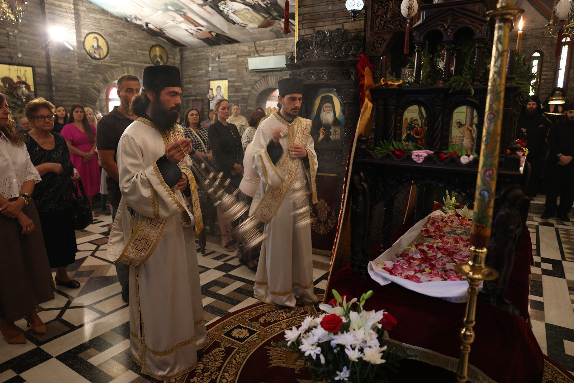 Τα εγκώμια της Υπεραγίας Θεοτόκου στην Ιερά Μονή Τρικόρφου Φωκίδος ...