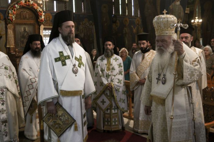 Ο Αρχιεπίσκοπος Ιερώνυμος στον Ιερό Ναό Υψώσεως Τιμίου Σταυρού Χολαργού ...
