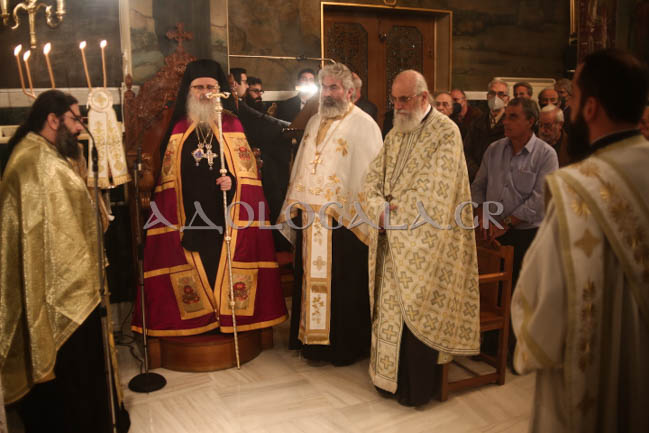 Ο Επίσκοπος Φωτικής Νεκτάριος στον εσπερινό του Αγίου Σάββα στο ...