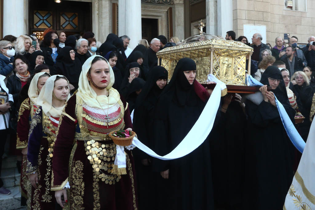 Η μνήμη της Αγίας Φιλοθέης της Αθηναίας στον Μητροπολιτικό Ιερό Ναό των ...
